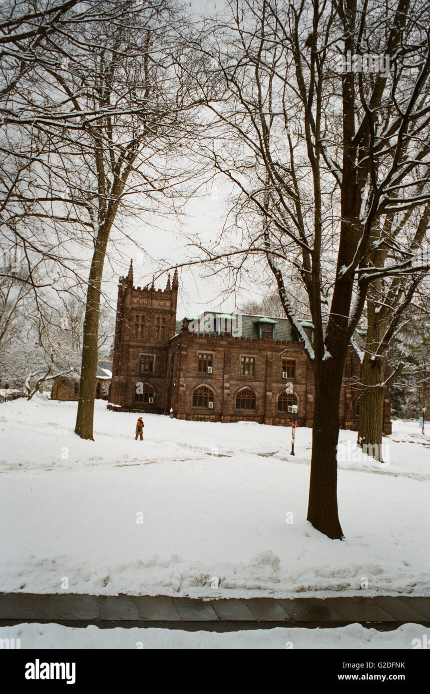 Snowy campus hi-res stock photography and images - Alamy