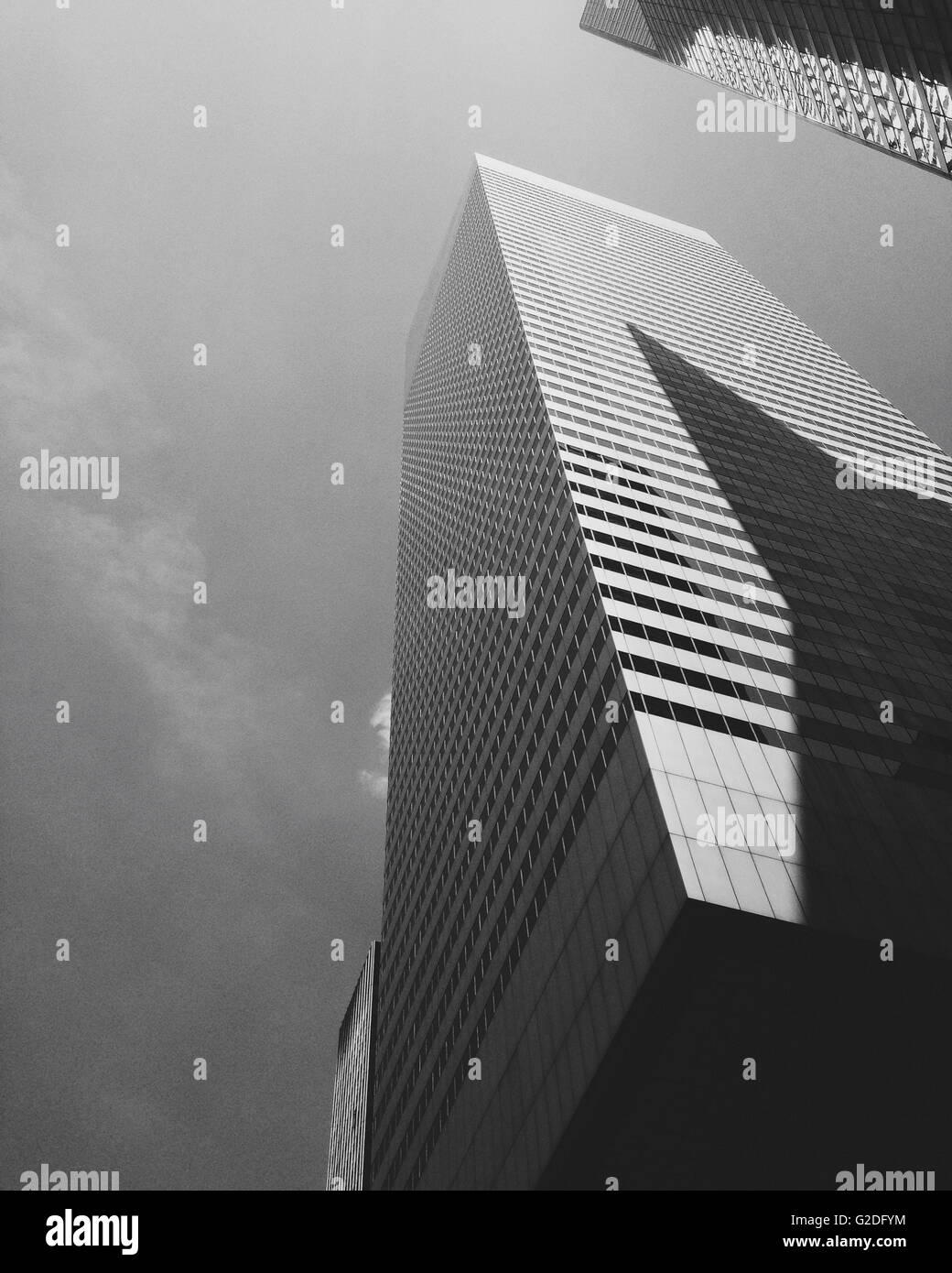 Skyscraper low angle hi-res stock photography and images - Alamy