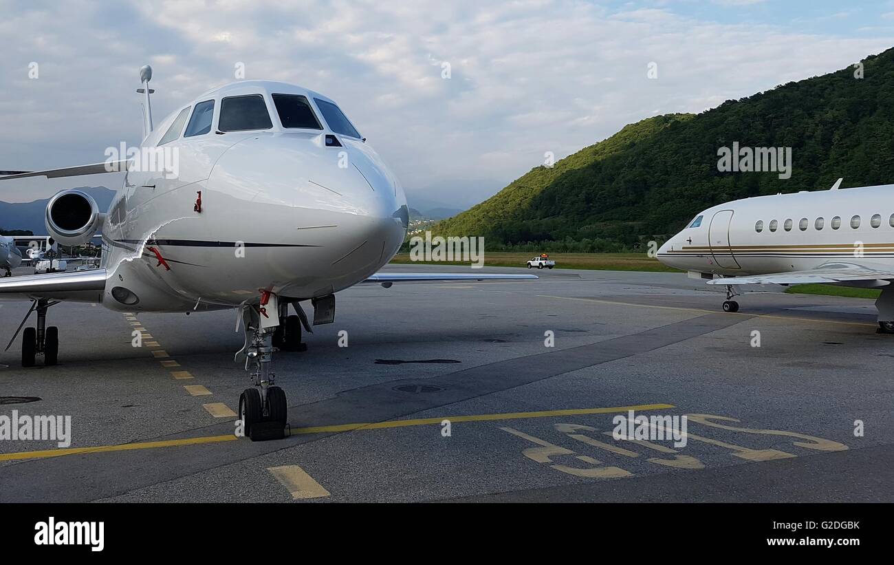 Successful businesses corporate jets Stock Photo - Alamy