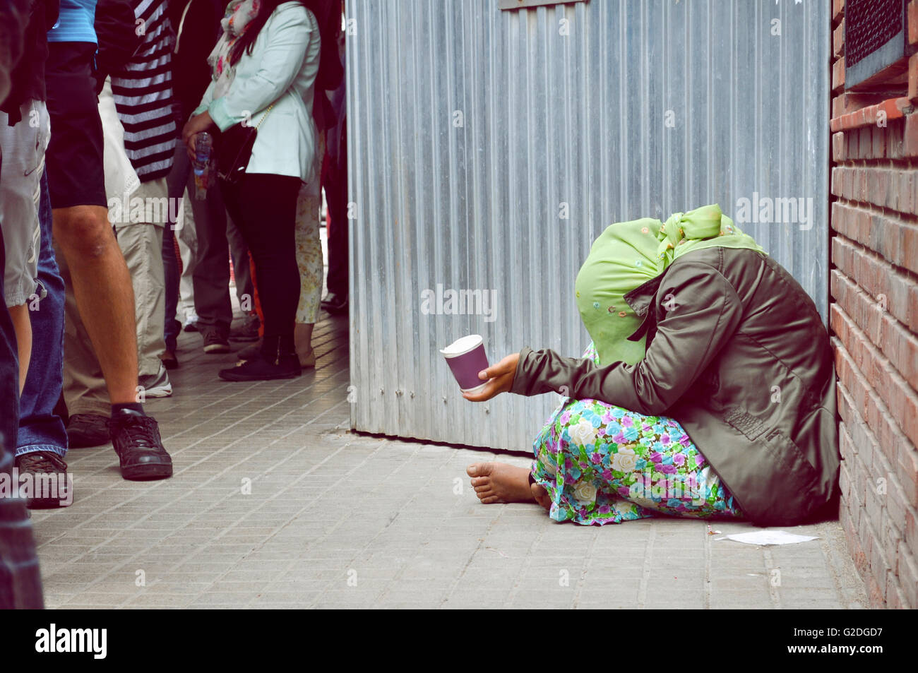 homeless girl is begging for money Stock Photo - Alamy