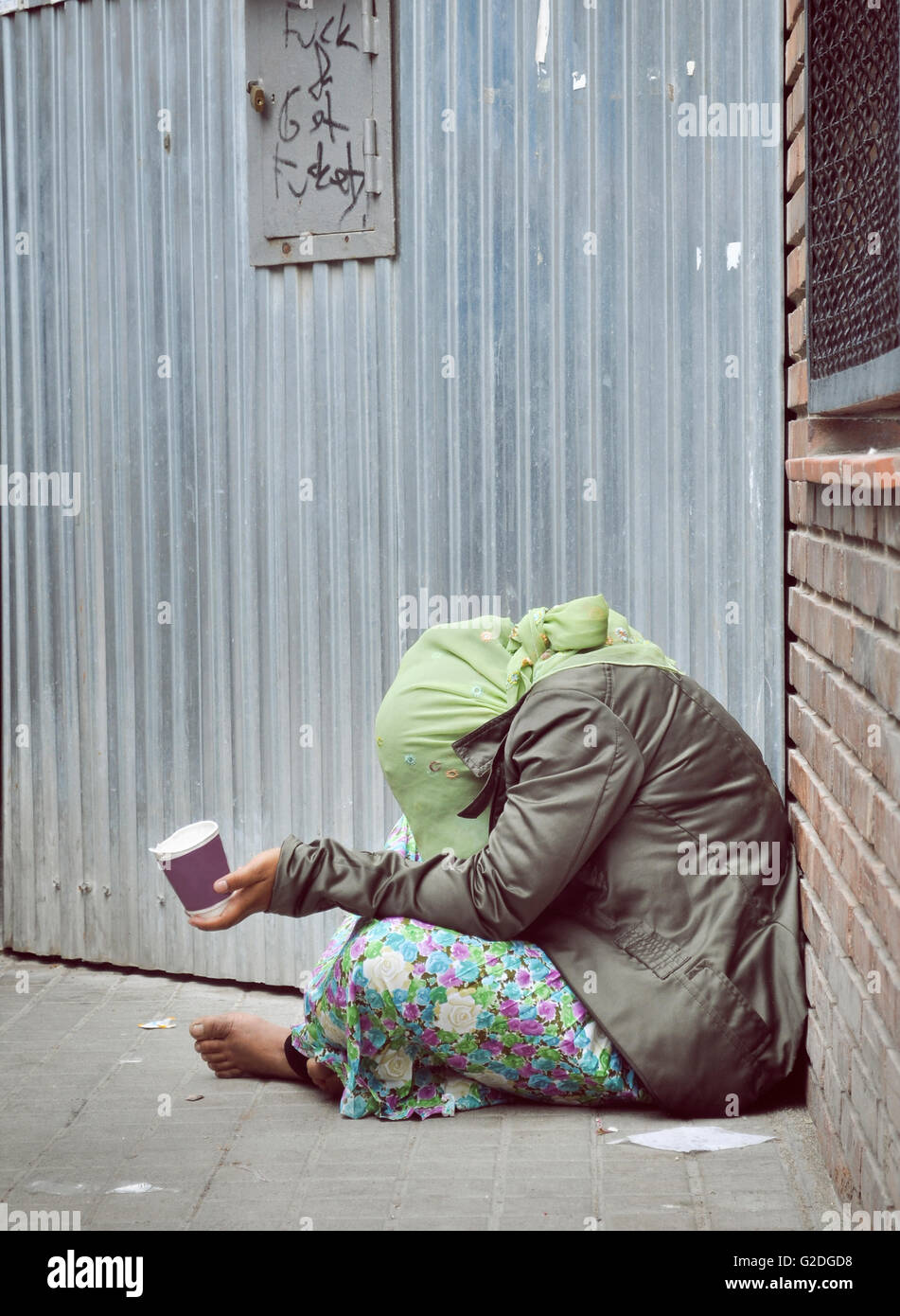 homeless girl is begging for money Stock Photo - Alamy