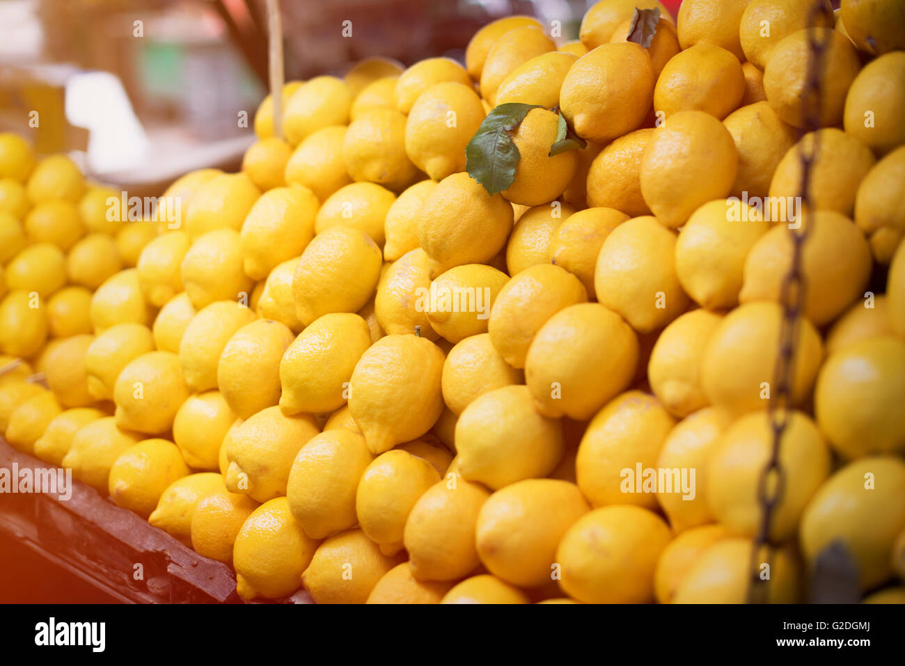 Sicily market lemons hi-res stock photography and images - Alamy