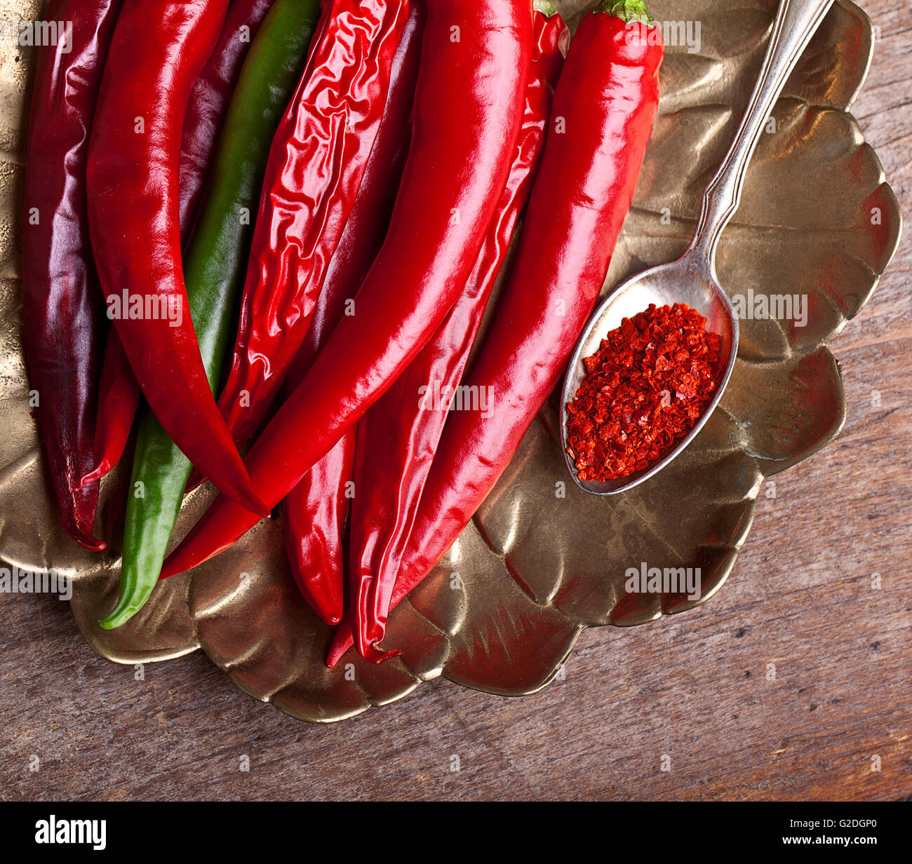 Fresh and grounded chili peppers in red and green Stock Photo - Alamy