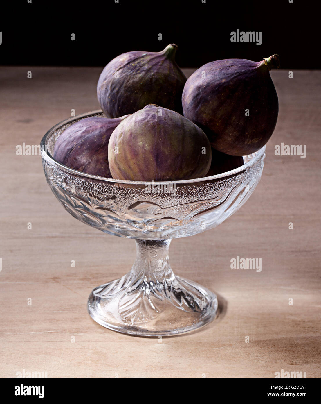 Fresh Fig fruits in decorative glass bowl Stock Photo - Alamy