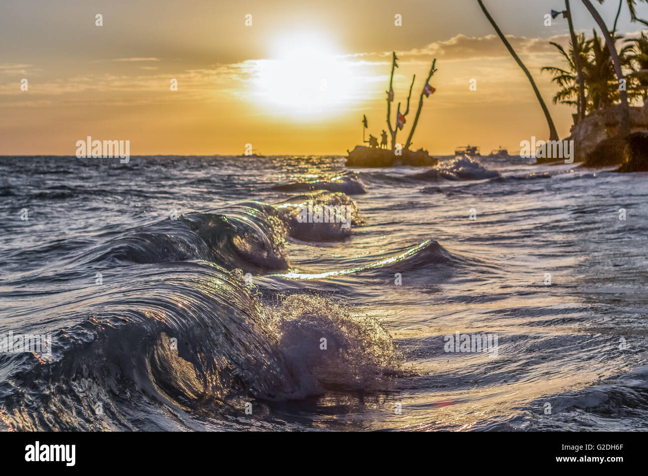 sunrise on the sea early in the morning Stock Photo - Alamy