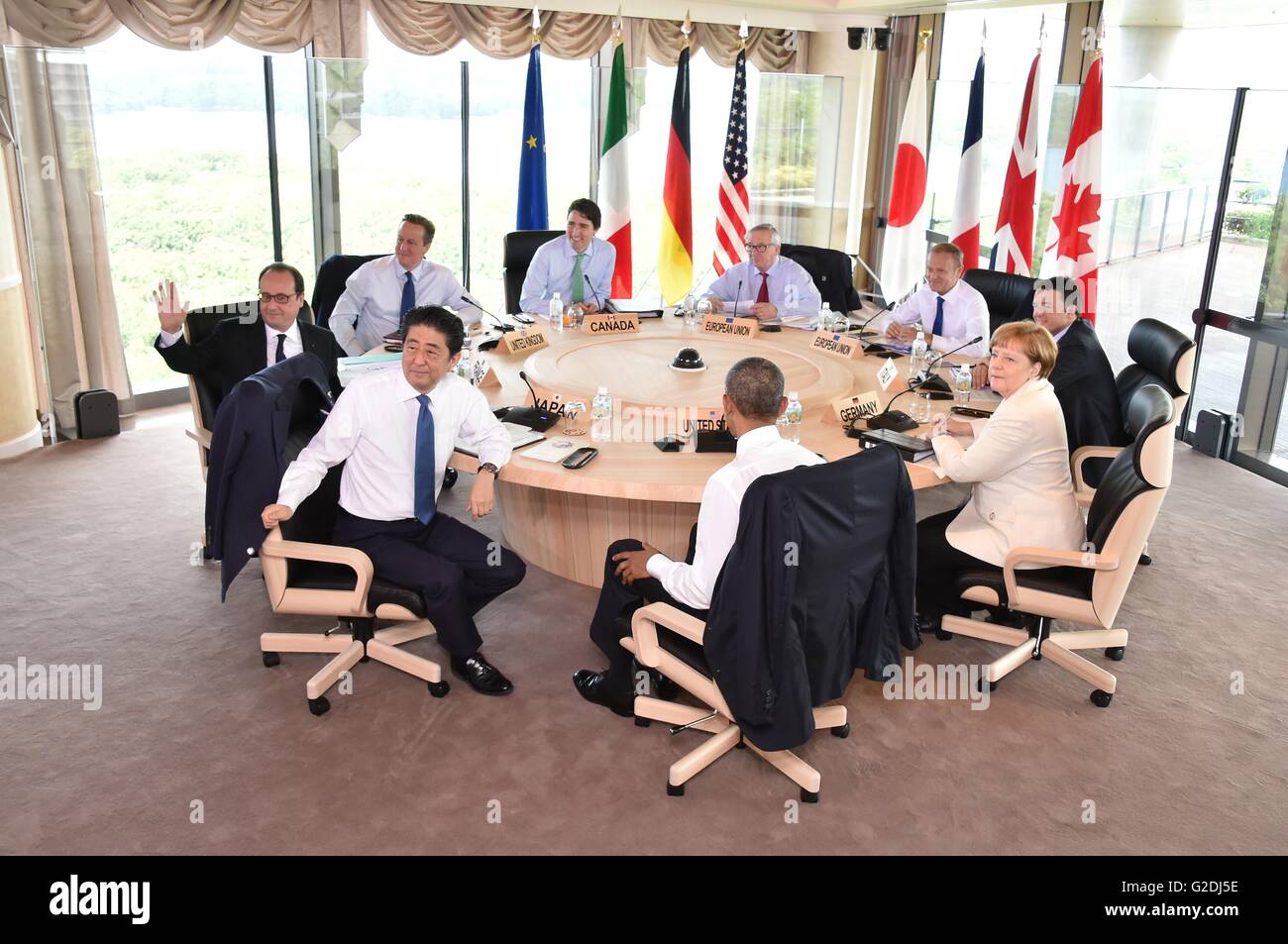 G7 round table hi-res stock photography and images - Alamy