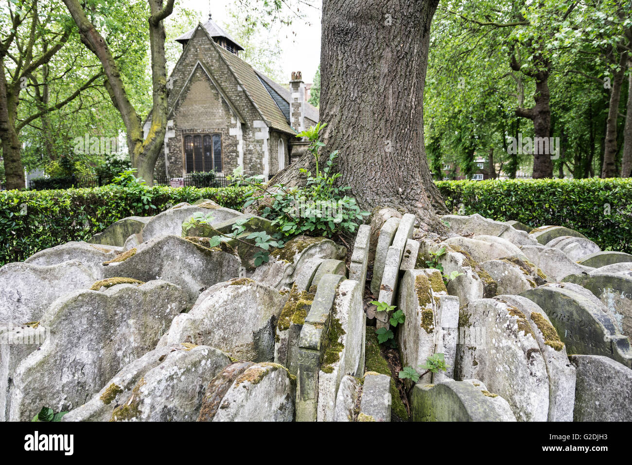 St pancras old churchyard hi-res stock photography and images - Alamy