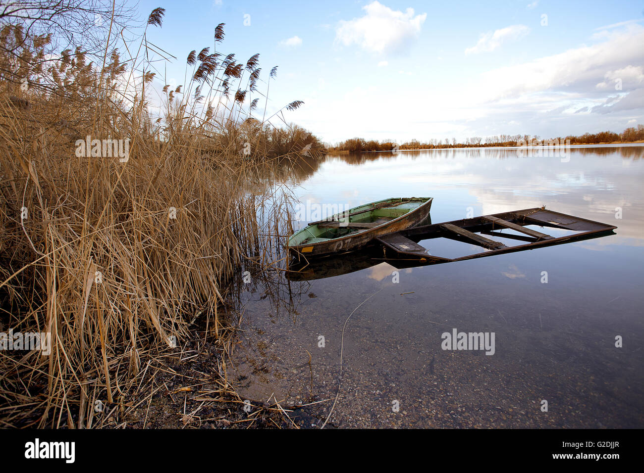 Rowboats on water hi-res stock photography and images - Alamy