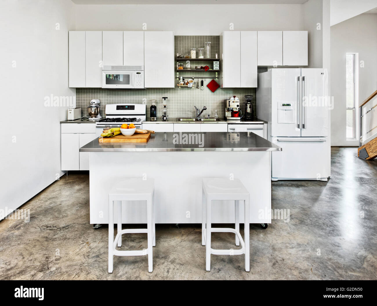 Modern White Kitchen Stock Photo - Alamy