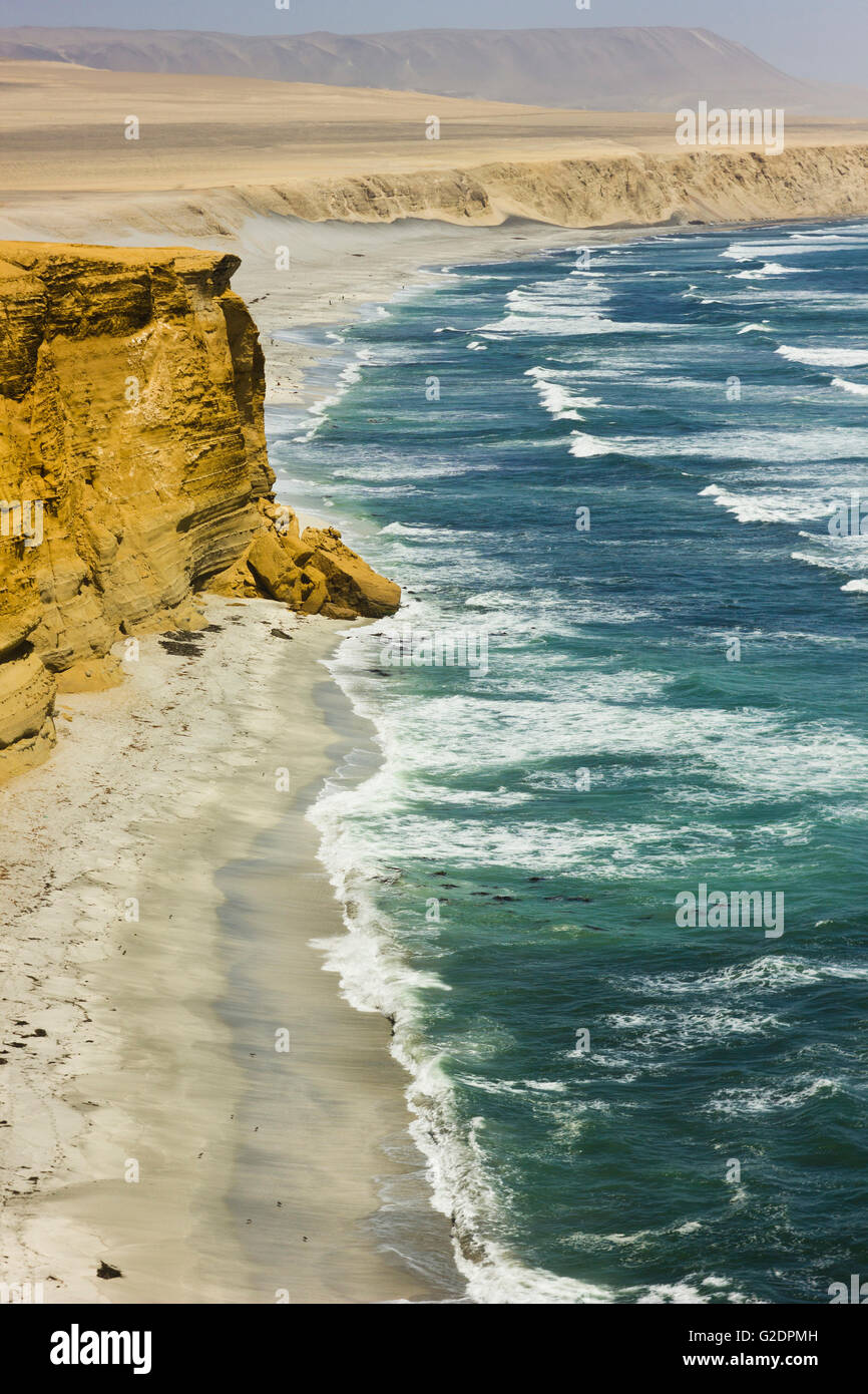 Desert landscape in northern peru hi-res stock photography and images ...