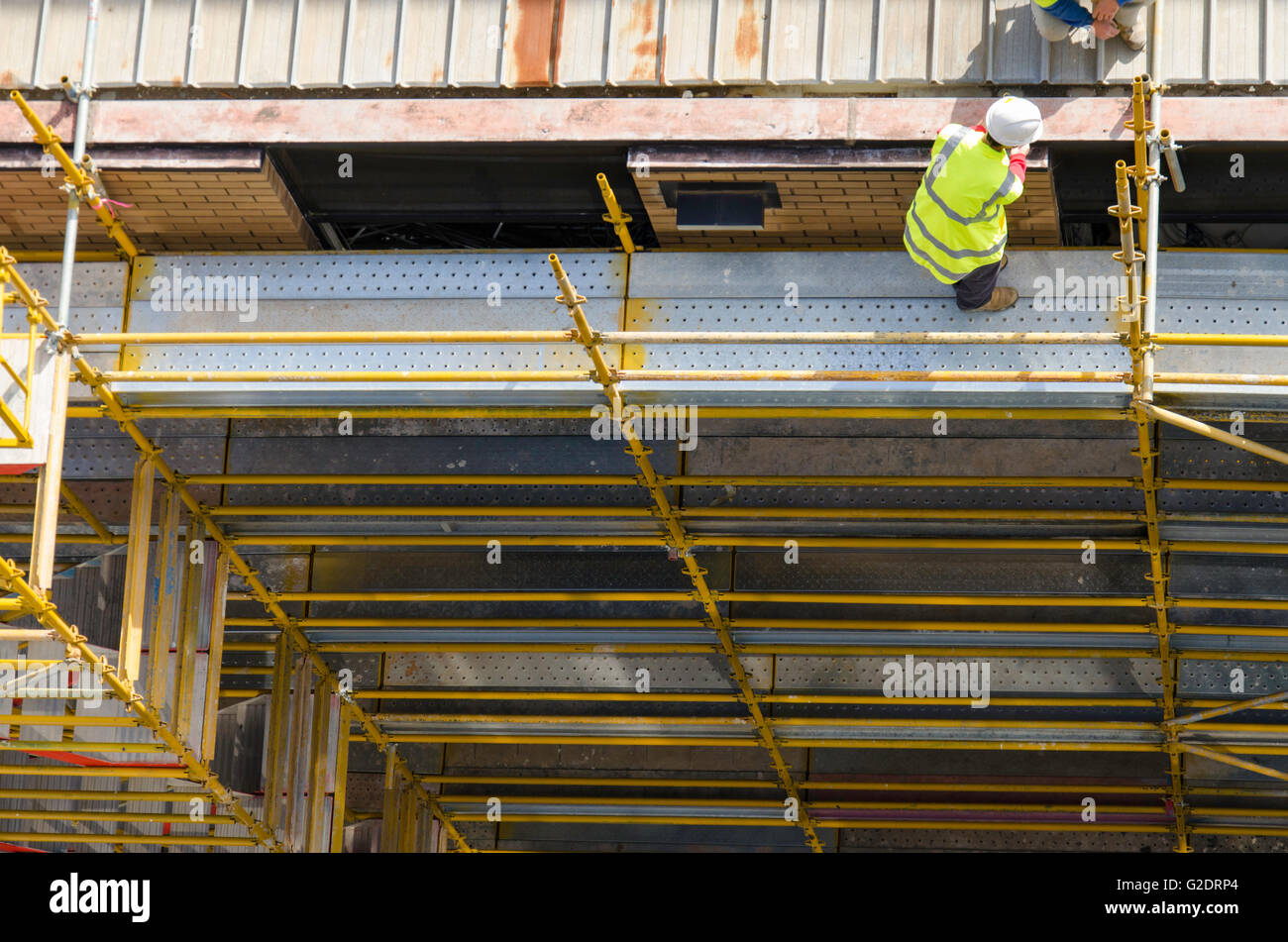 Working at heights roof australia hi-res stock photography and images ...