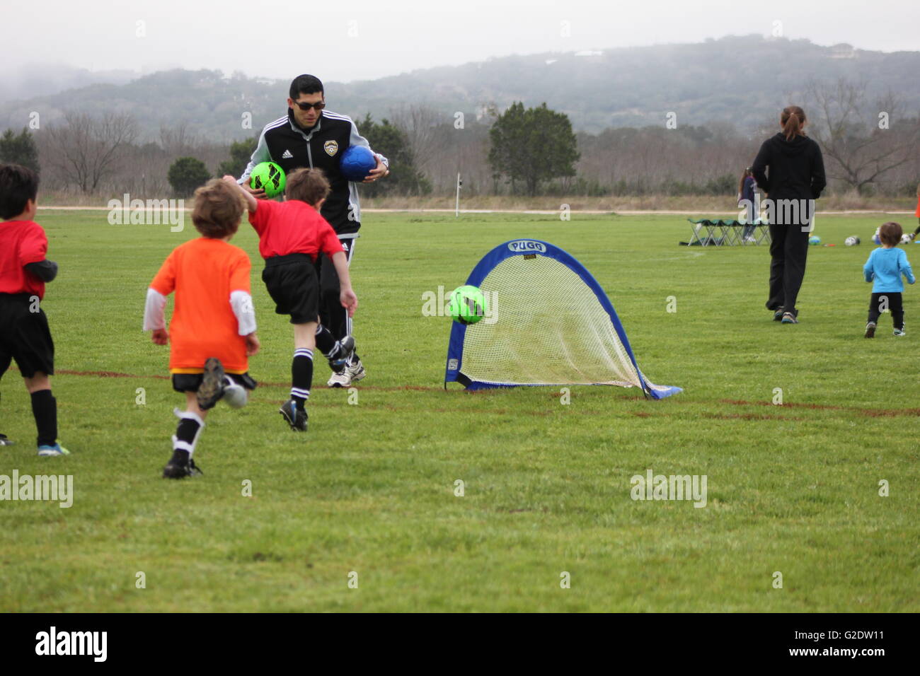 Kids goal hi-res stock photography and images - Alamy