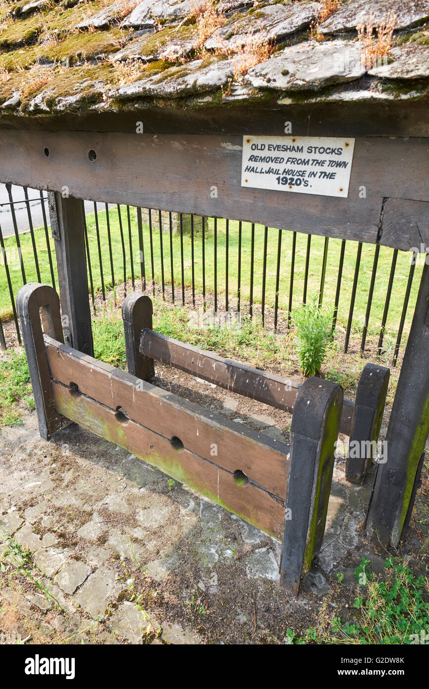 Medieval wood stocks hi-res stock photography and images - Alamy