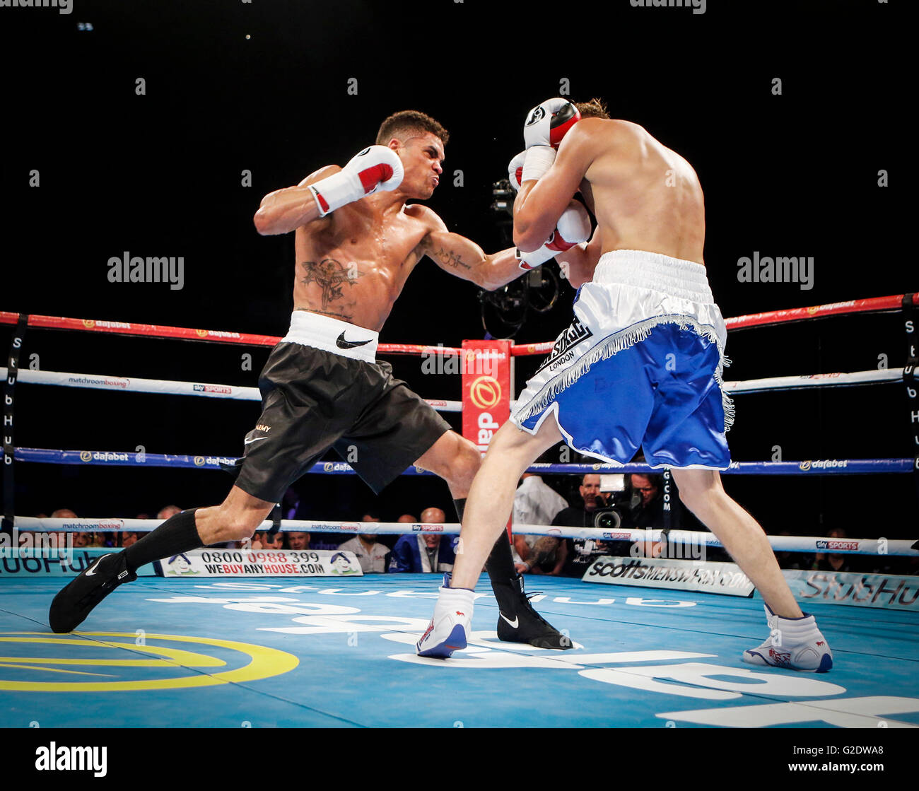 Anthony Ogogo (left) and Gary Cooper during their Middleweight contest ...