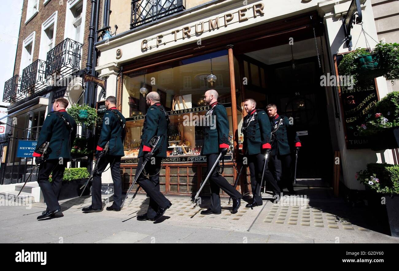 Largest infantry regiment within british army hi-res stock photography ...