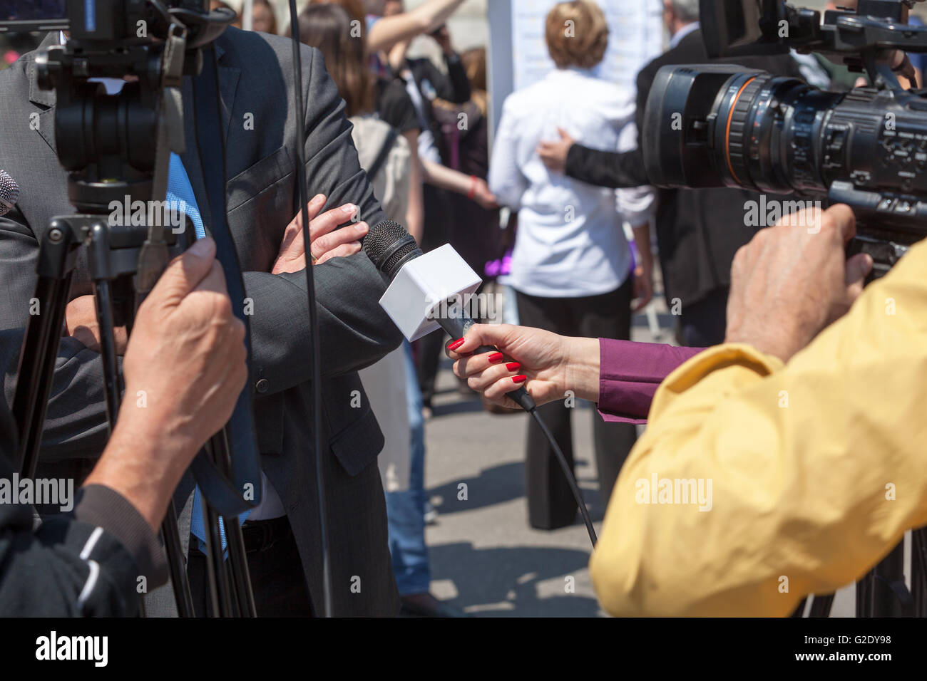 Interview camera microphone hi-res stock photography and images - Alamy