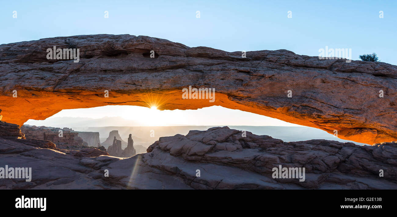 View through Natural Arch, Mesa Arch, Sunrise, Grand View Point Road ...