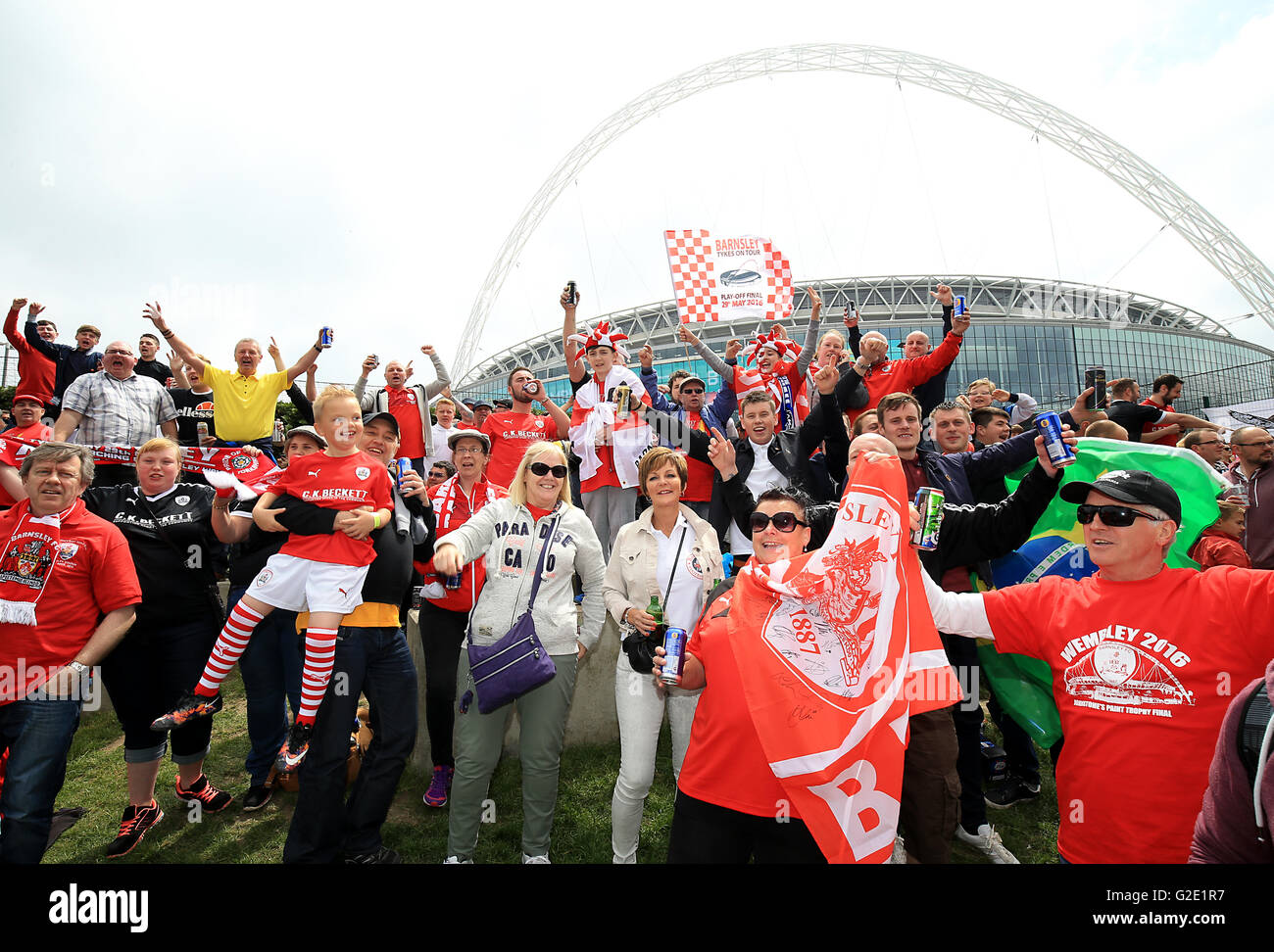 Barnsley fans prior hi-res stock photography and images - Alamy