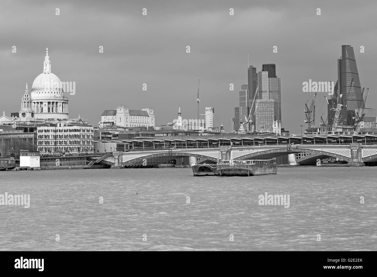 windows in the city of london home and office skyscraper building Stock ...
