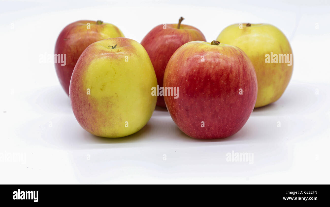 Five apple isolate on white background Stock Photo - Alamy