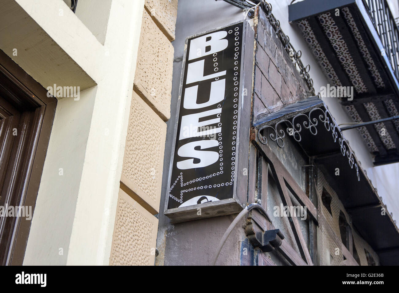 Blues bar sign hi-res stock photography and images - Alamy