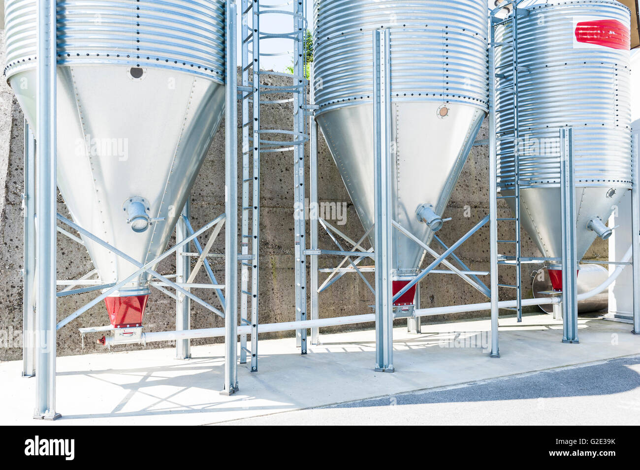 Flour silos hi-res stock photography and images - Alamy