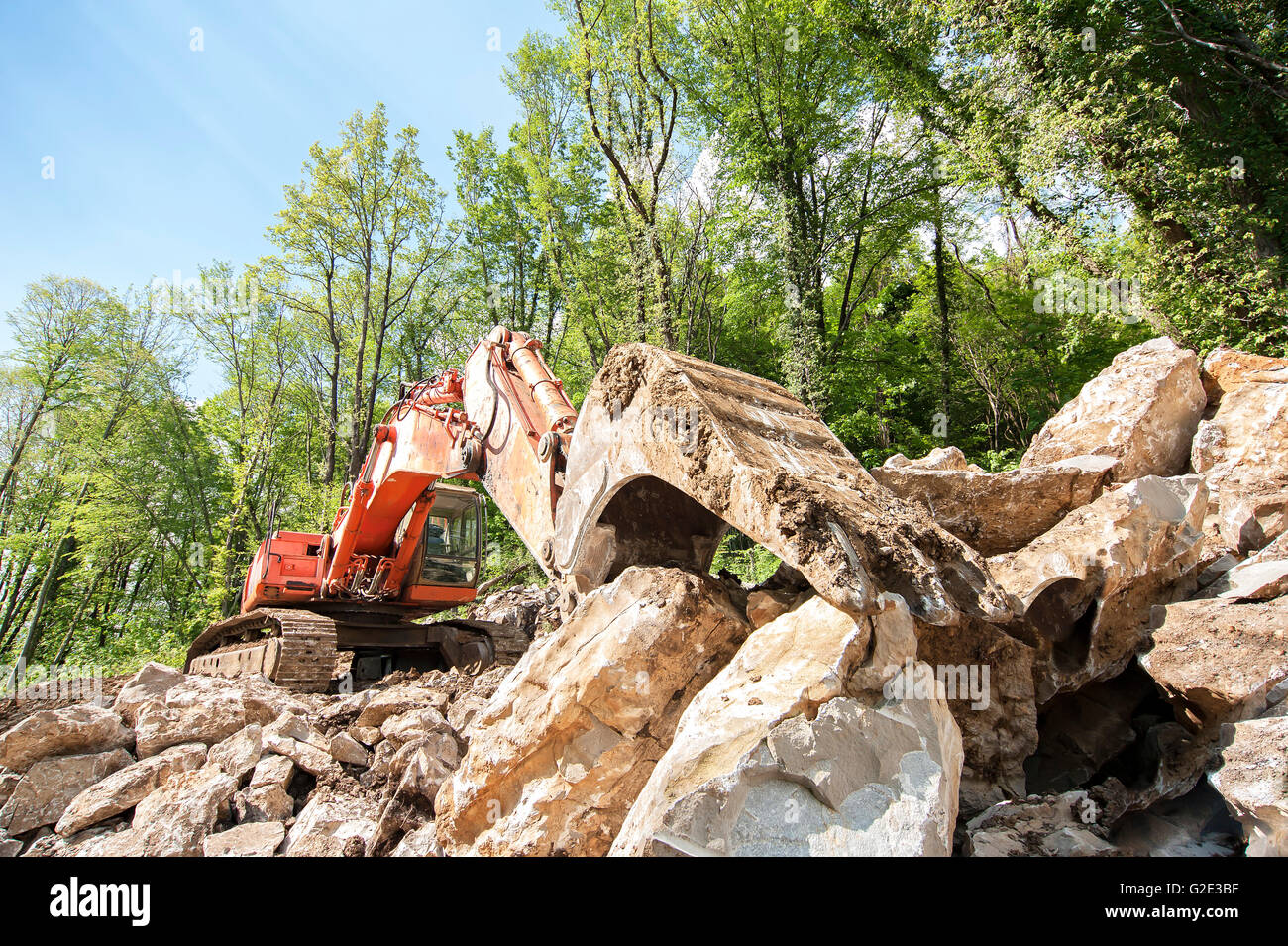 Excavator with big shovel to work with rocks Stock Photo - Alamy