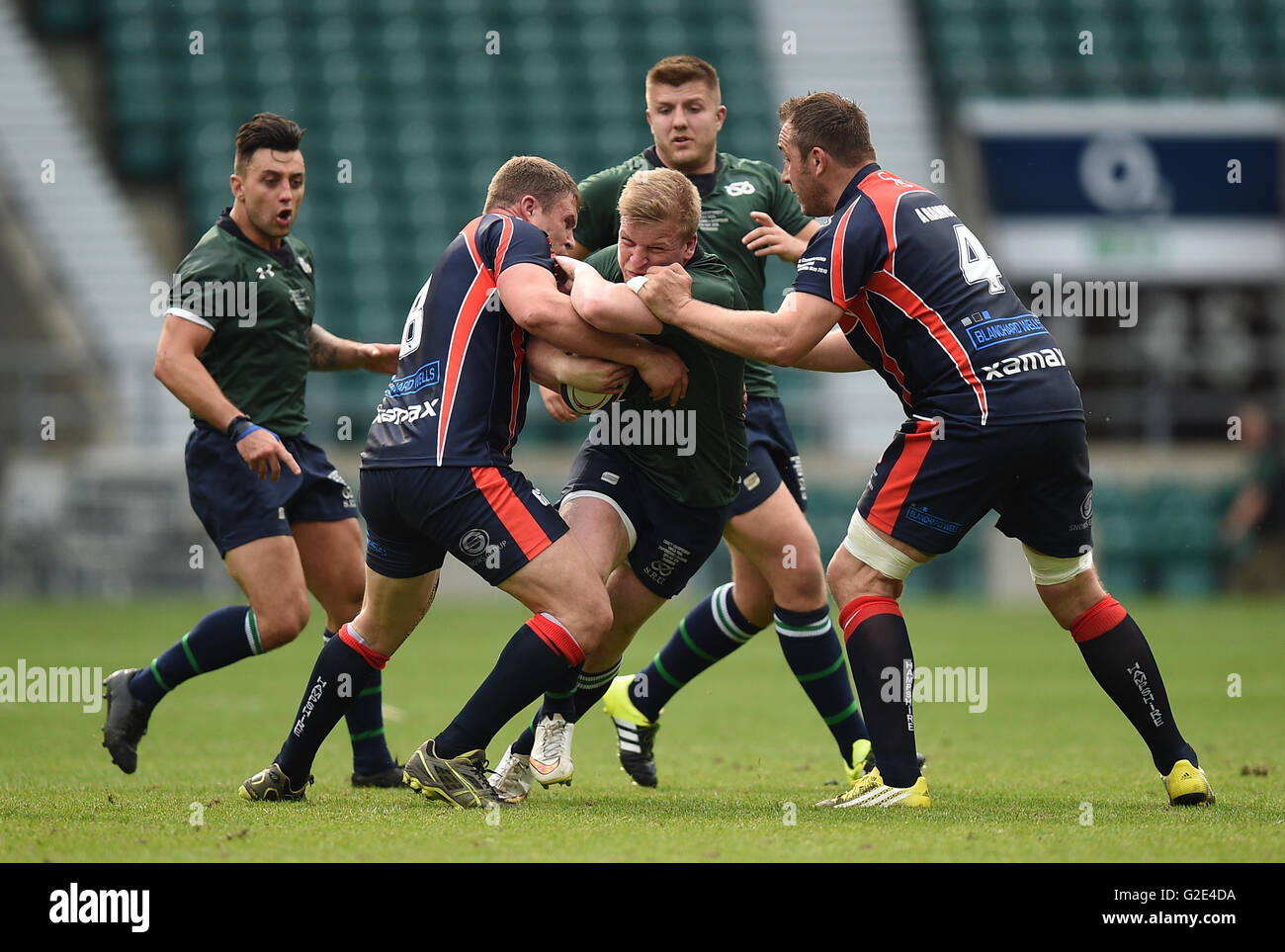 Staffordshire's Richard Fielding (centre) is tackled by Hampshire's ...