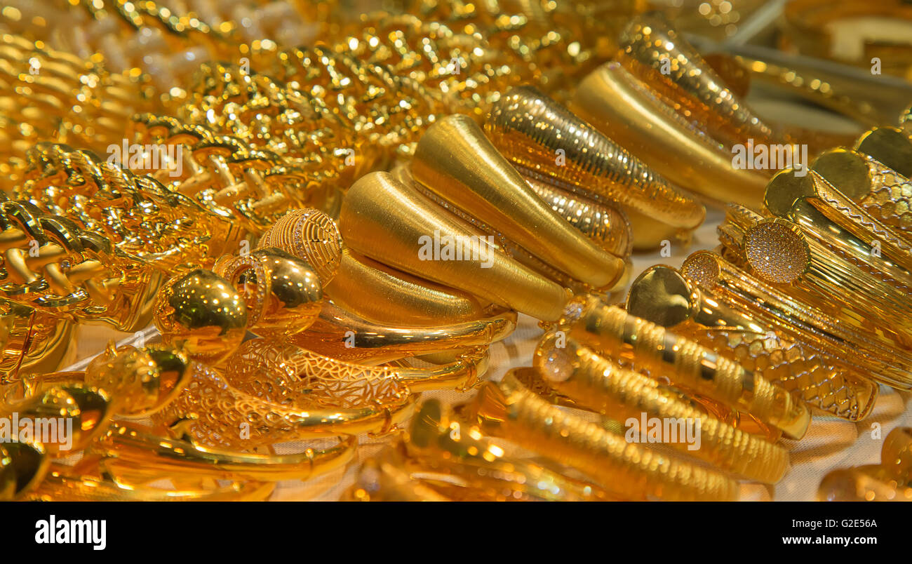 Gold on the famous "Golden souk" in Dubai Stock Photo - Alamy