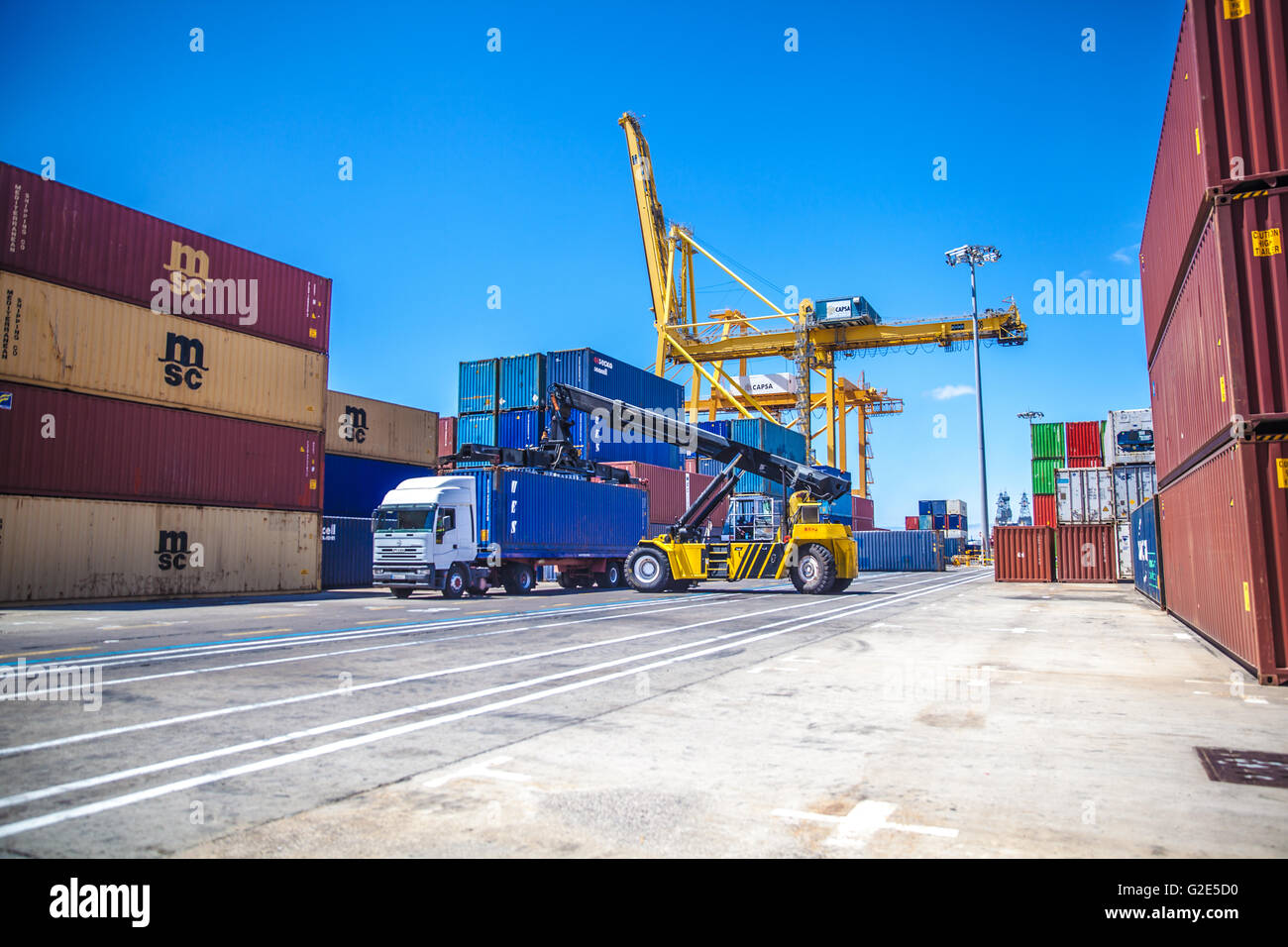 Empty container stacker hi-res stock photography and images - Alamy