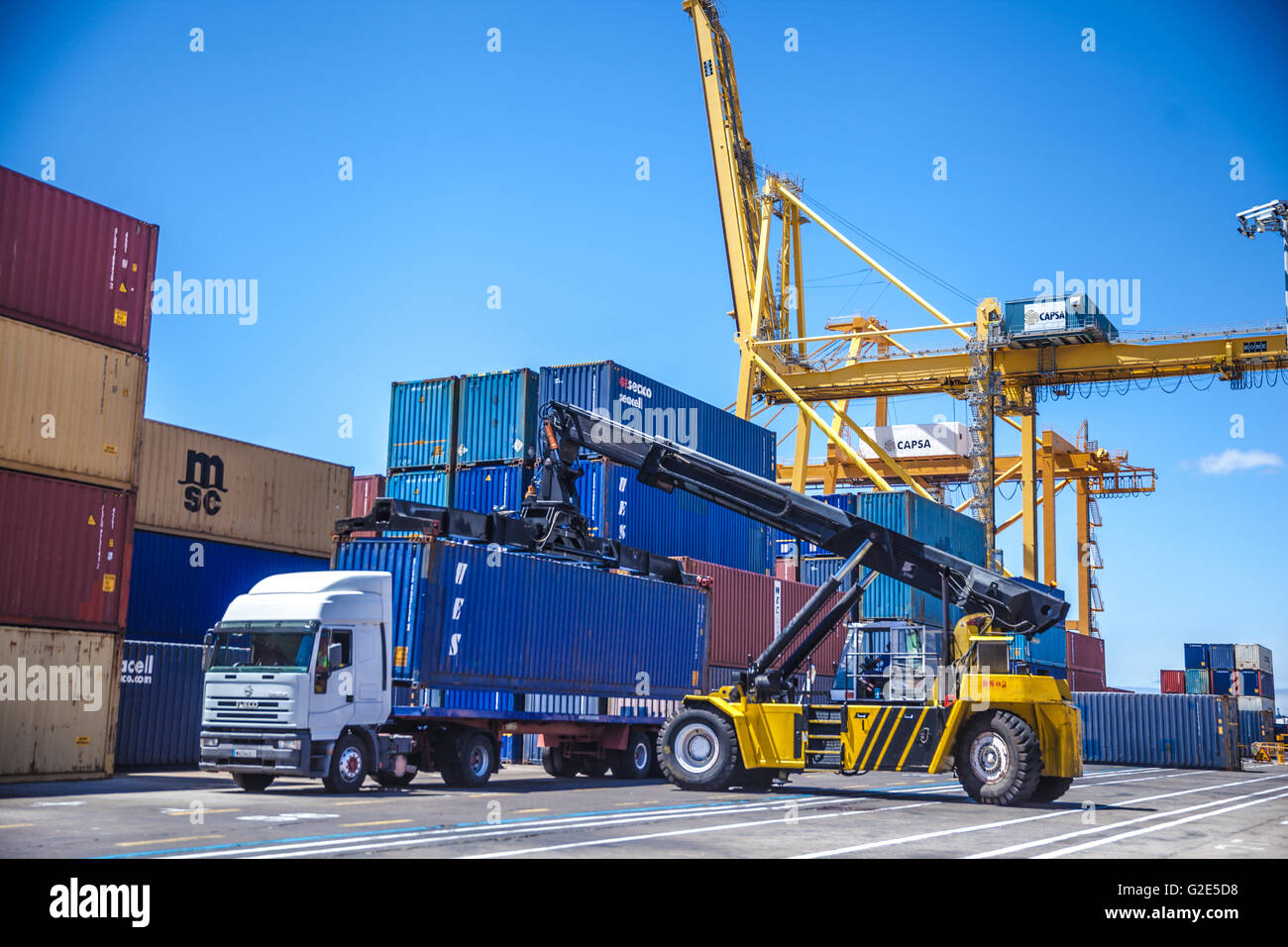 Empty container stacker hi-res stock photography and images - Alamy
