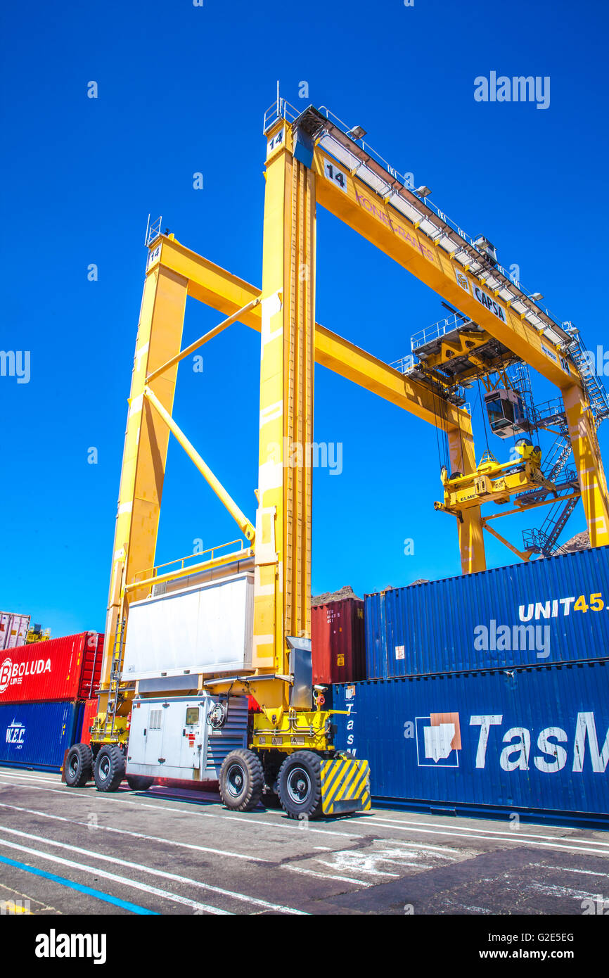 Truck docking bay warehouse hi-res stock photography and images - Alamy