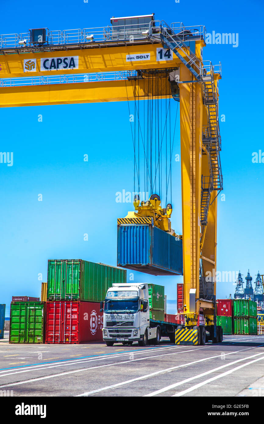 dock hoist and crane lifting system Stock Photo - Alamy