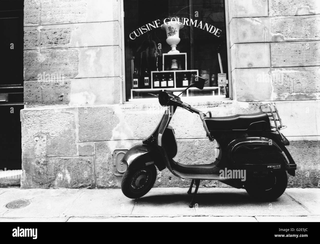 Paris shop window Black and White Stock Photos & Images - Alamy