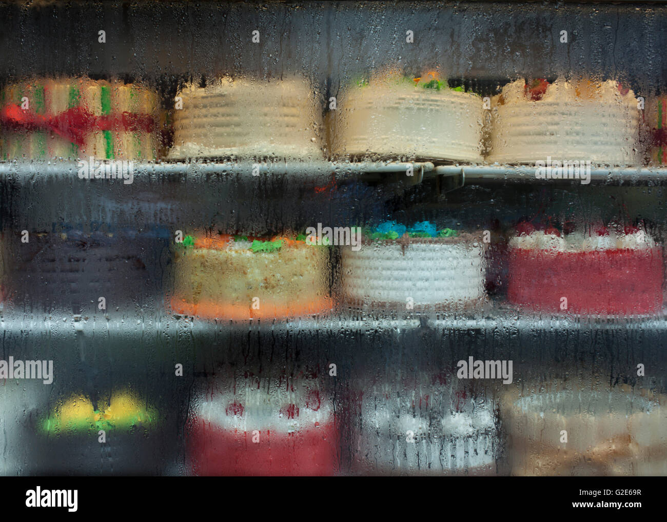 Glass display, cakes hi-res stock photography and images - Alamy