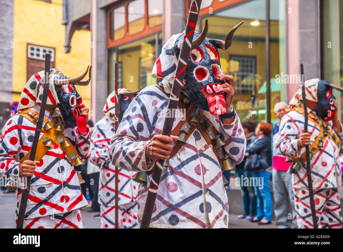 Tarasca parade hi-res stock photography and images - Alamy
