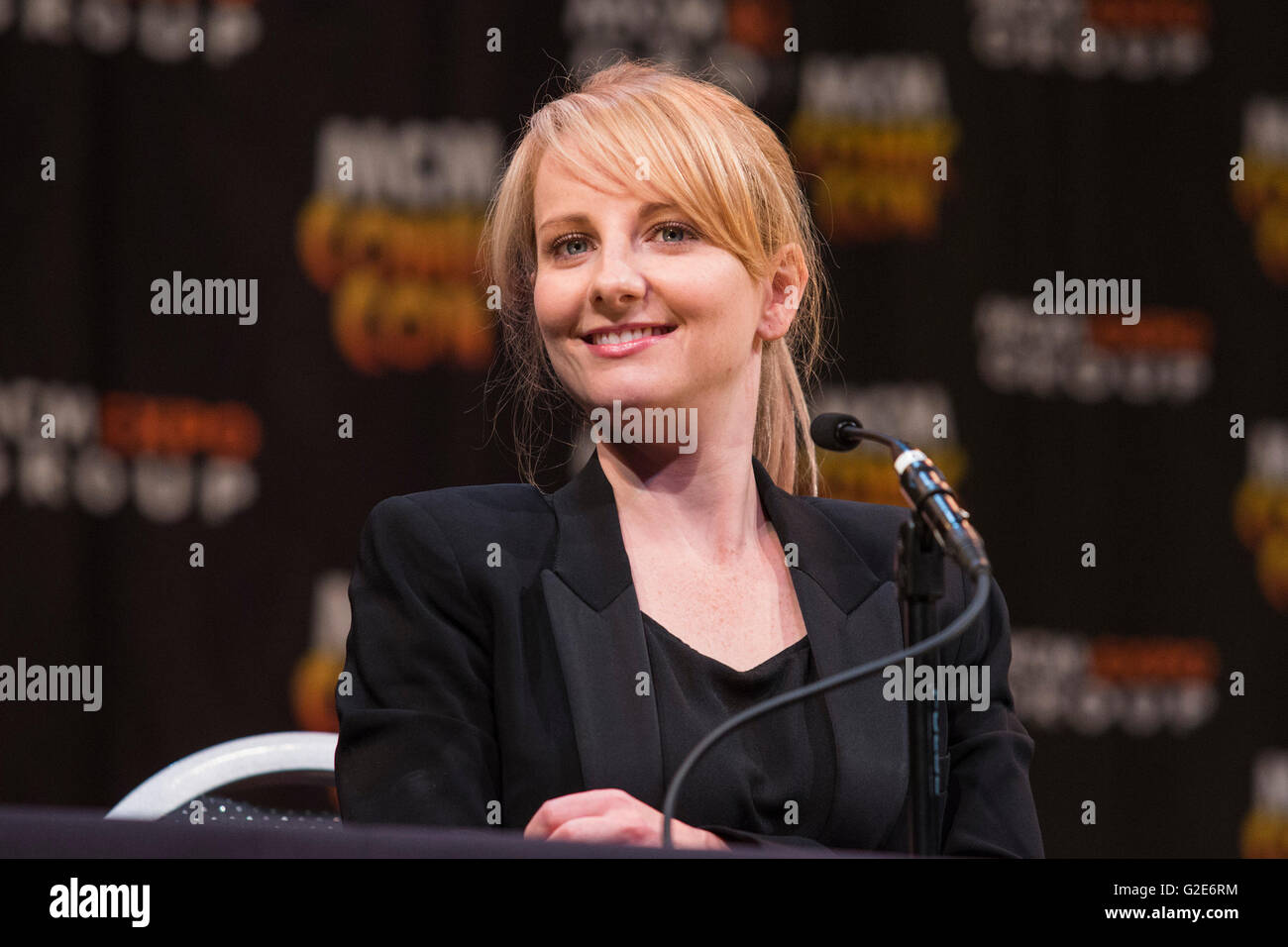 Melissa rauch – the big bang theory hi-res stock photography and images ...