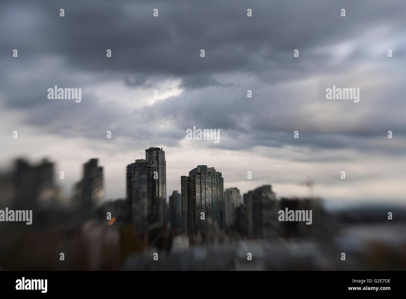 Gray skyline hi-res stock photography and images - Alamy