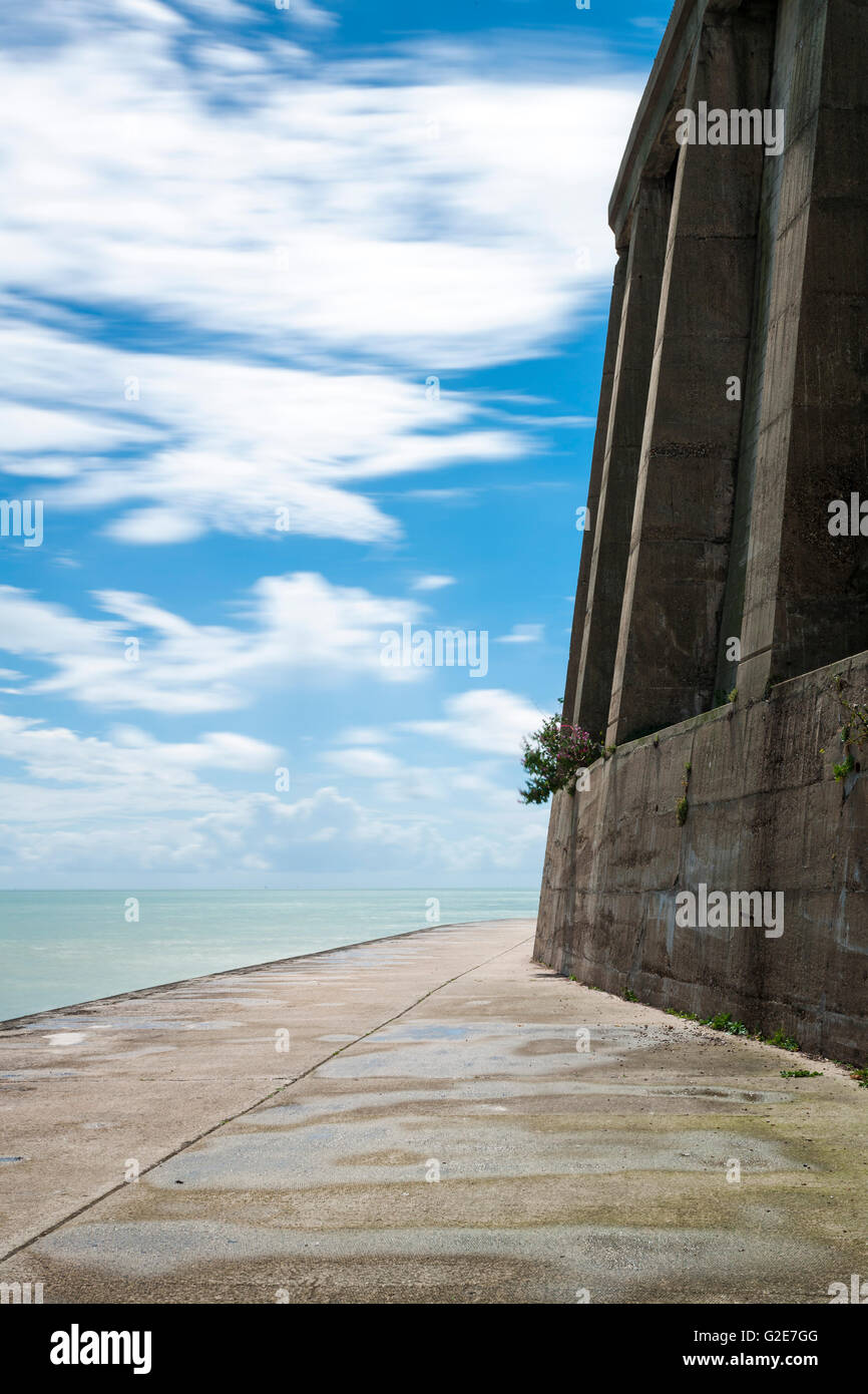 Cement Walkway and Wall near Sea, Broadstairs, England Stock Photo - Alamy
