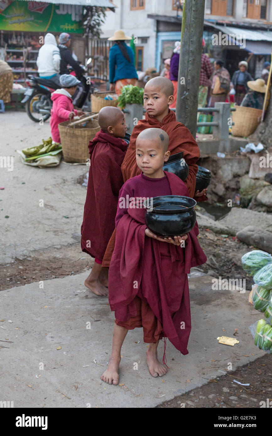 Hinduism monks hi-res stock photography and images - Alamy