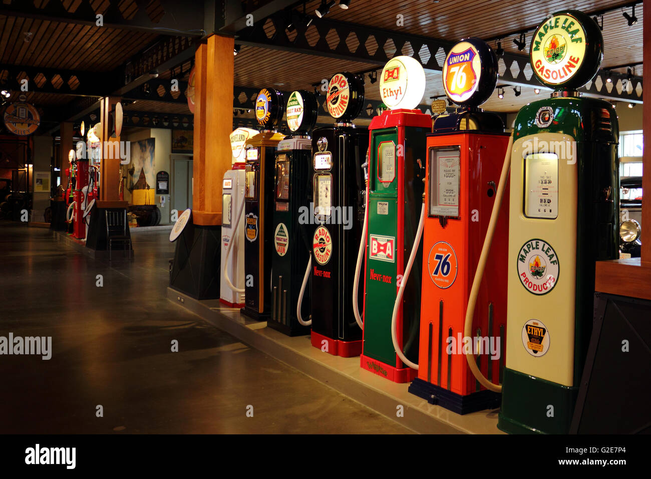 Vintage gas pumps hi-res stock photography and images - Alamy