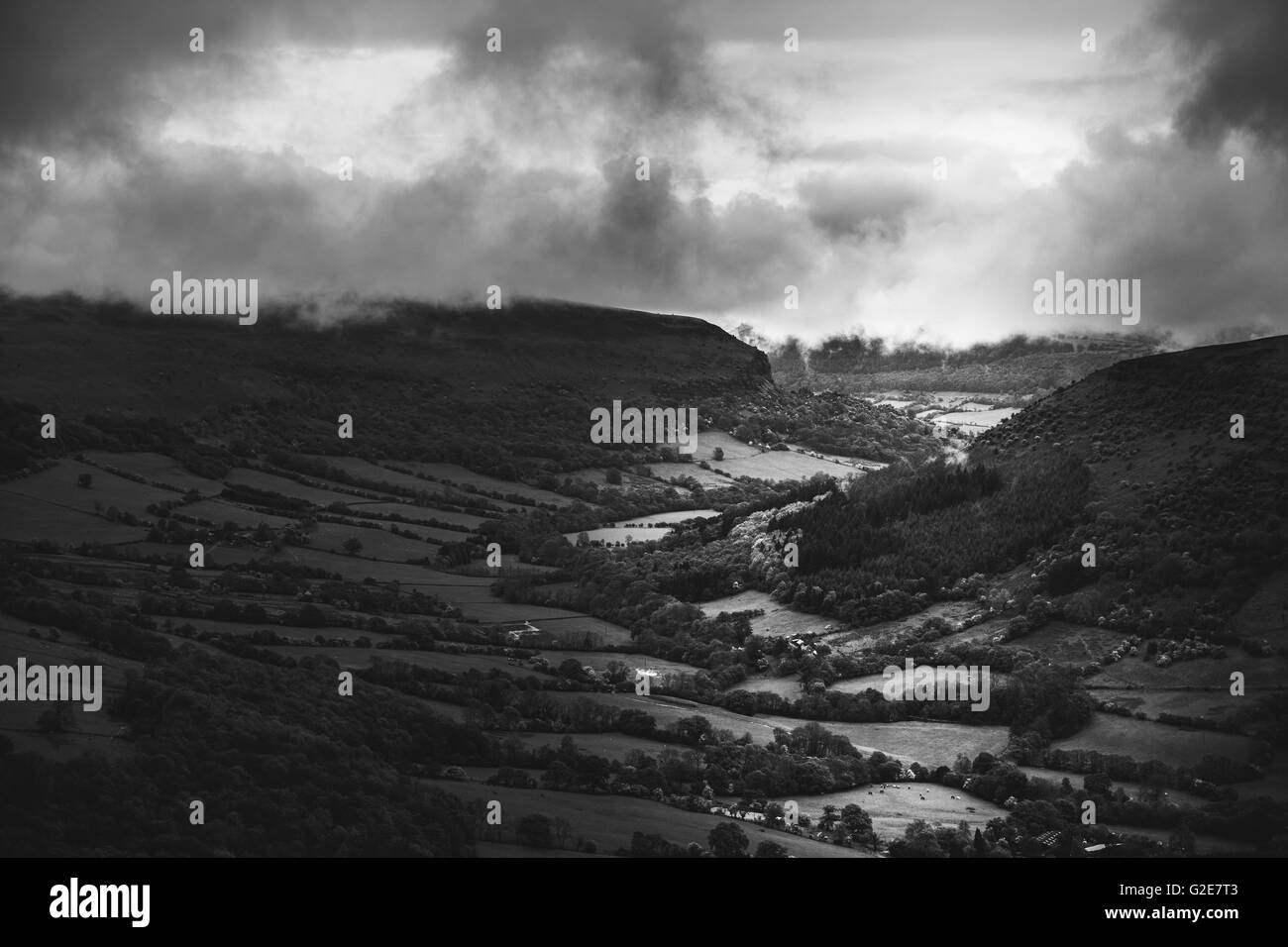 Valley clouds landscape uk mountain hi-res stock photography and images ...