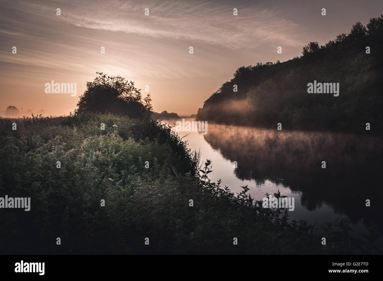Mist on river hi-res stock photography and images - Alamy