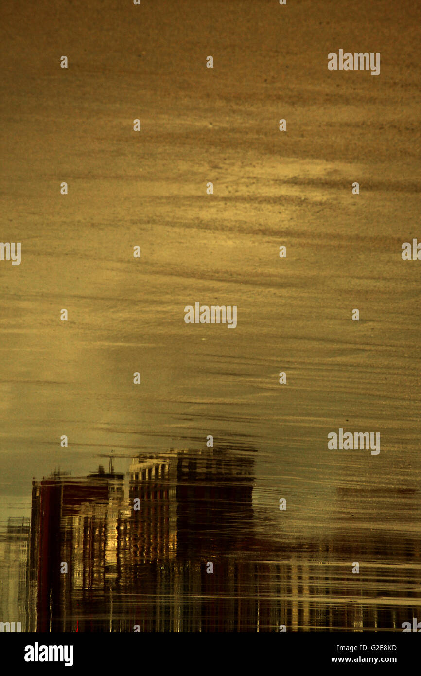 Buildings reflected in water hi-res stock photography and images - Alamy