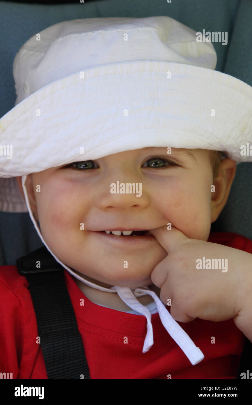 Adorable boy smiling happy hi-res stock photography and images - Alamy