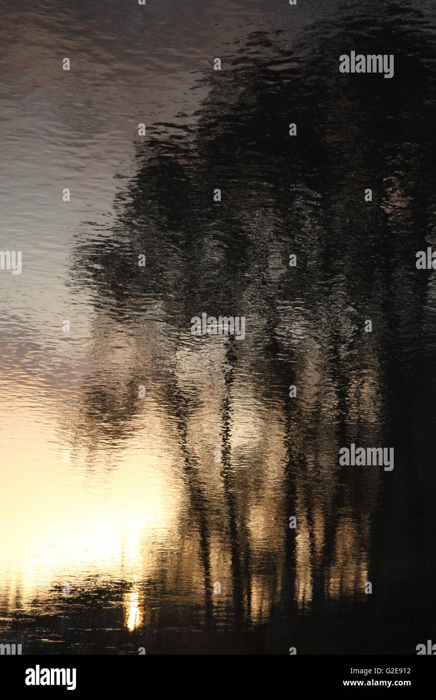 Water reflection of sunset hi-res stock photography and images - Alamy