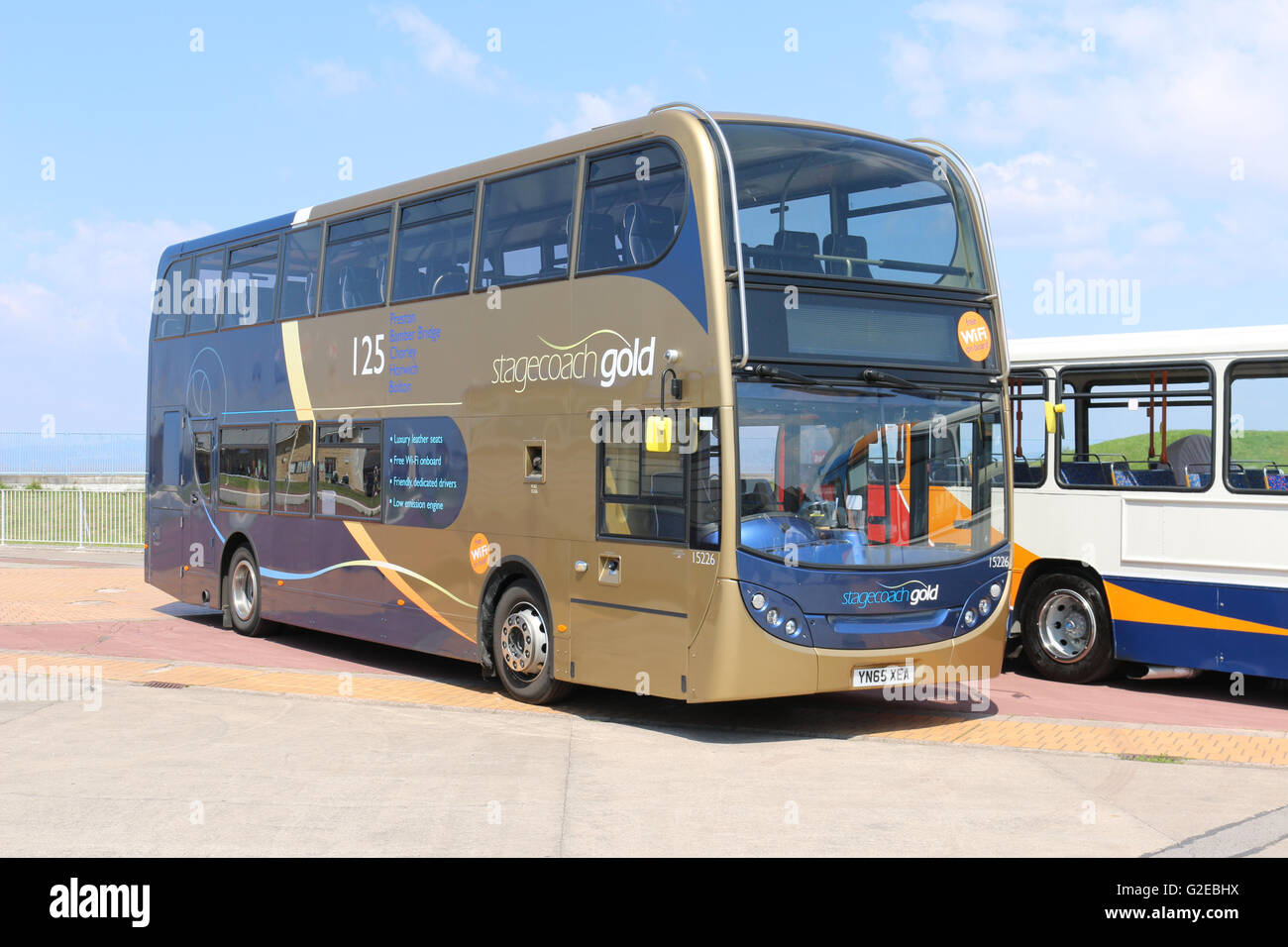 Historic buses hi-res stock photography and images - Alamy
