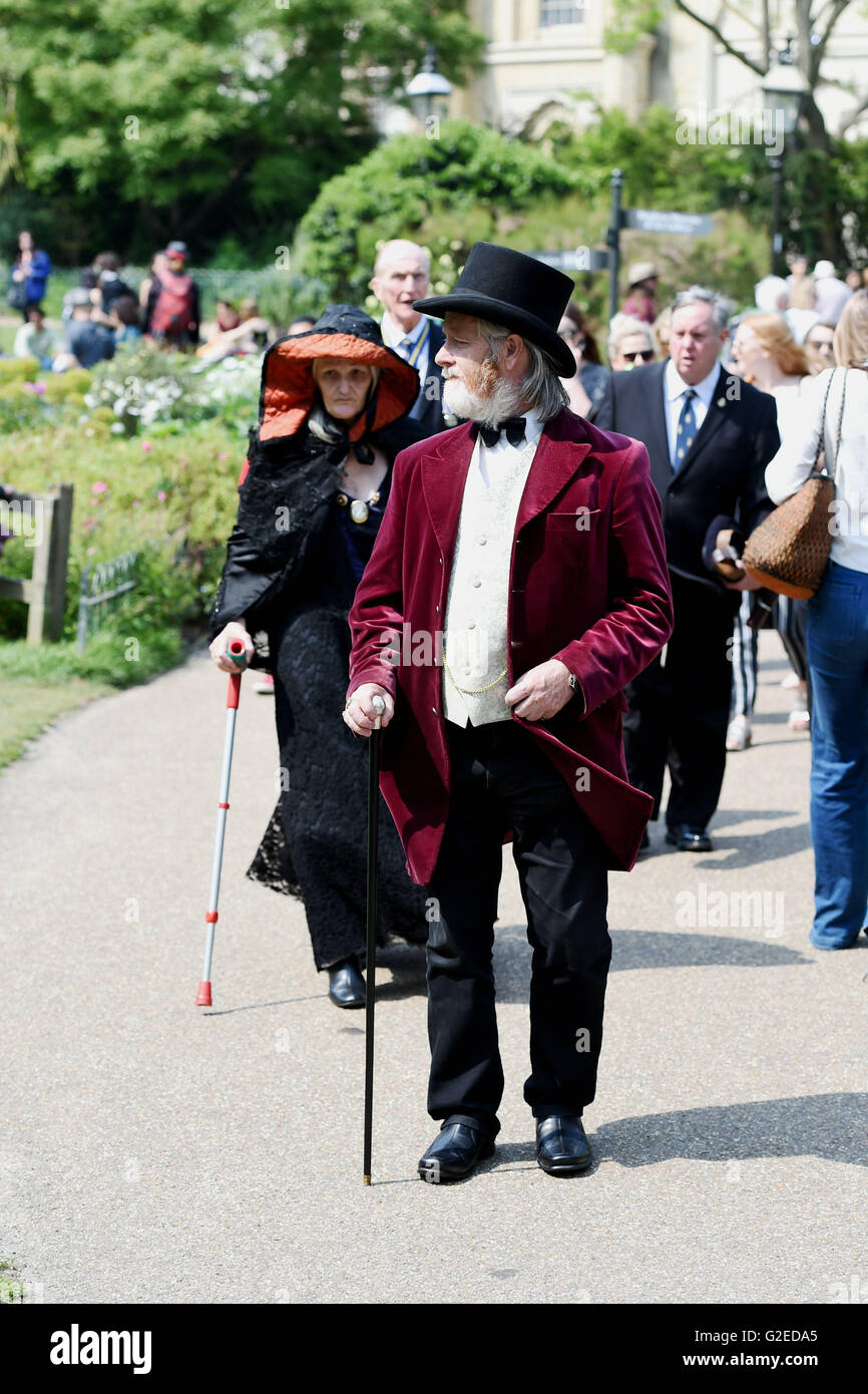 Overdressed Stock Photos & Overdressed Stock Images - Alamy