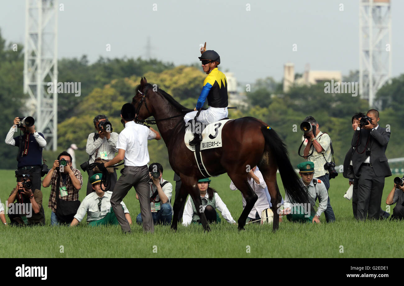 Tokyo, Japan. 29th May, 2016. Jockey Yuga Kawada riding Makahiki reacts ...