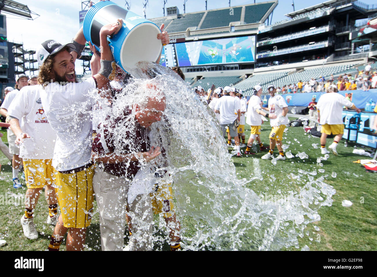 May 29, 2016: Salisbury Sea Gulls head coach Jim Berkman gets a water ...